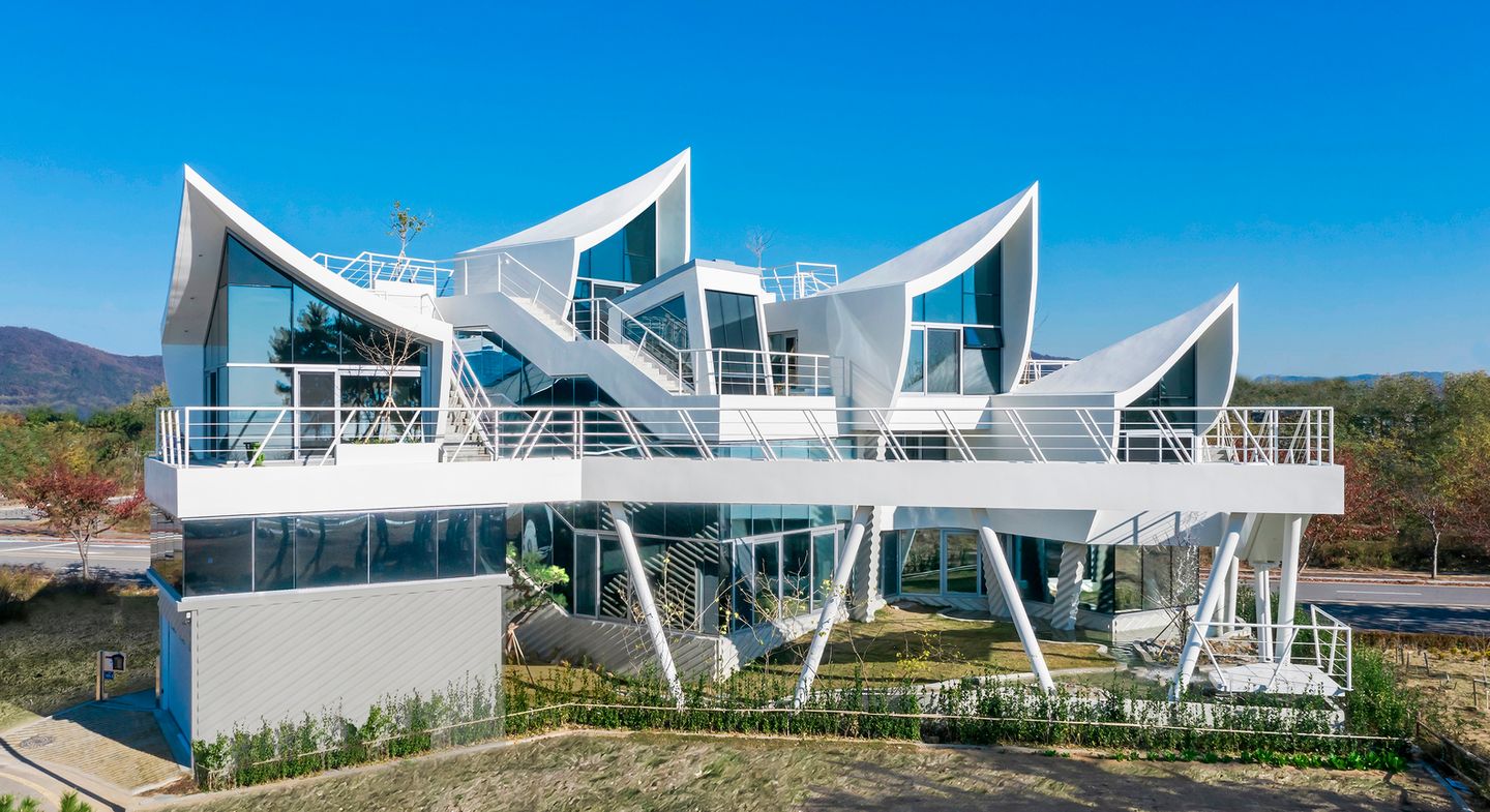 Sailing House by IROJE KHM Architects: A Contemporary Seaside Dream ...